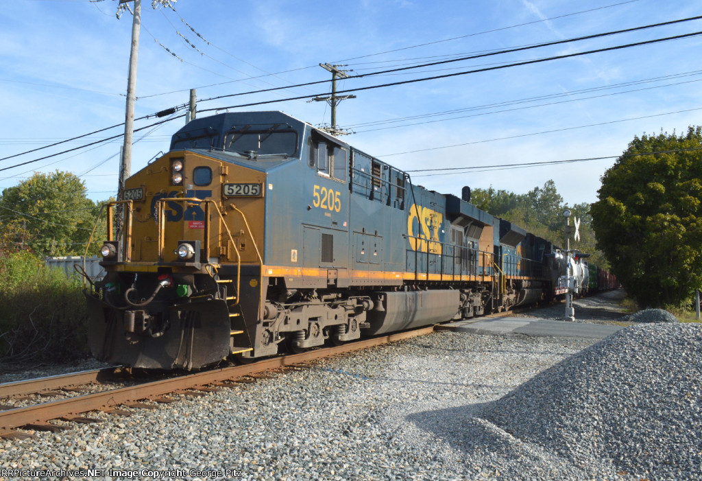 CSX 5205 and train Q031